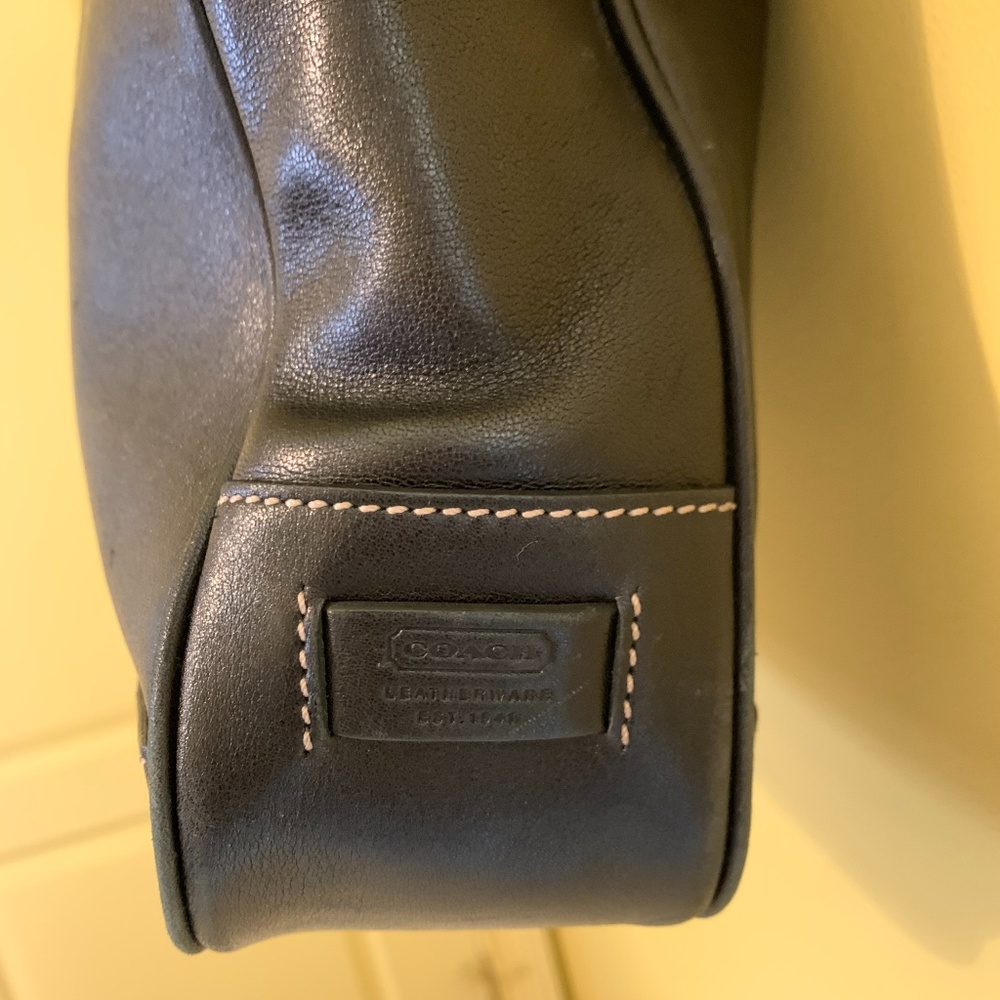 Simple Black Leather Coach Purse - Gem
